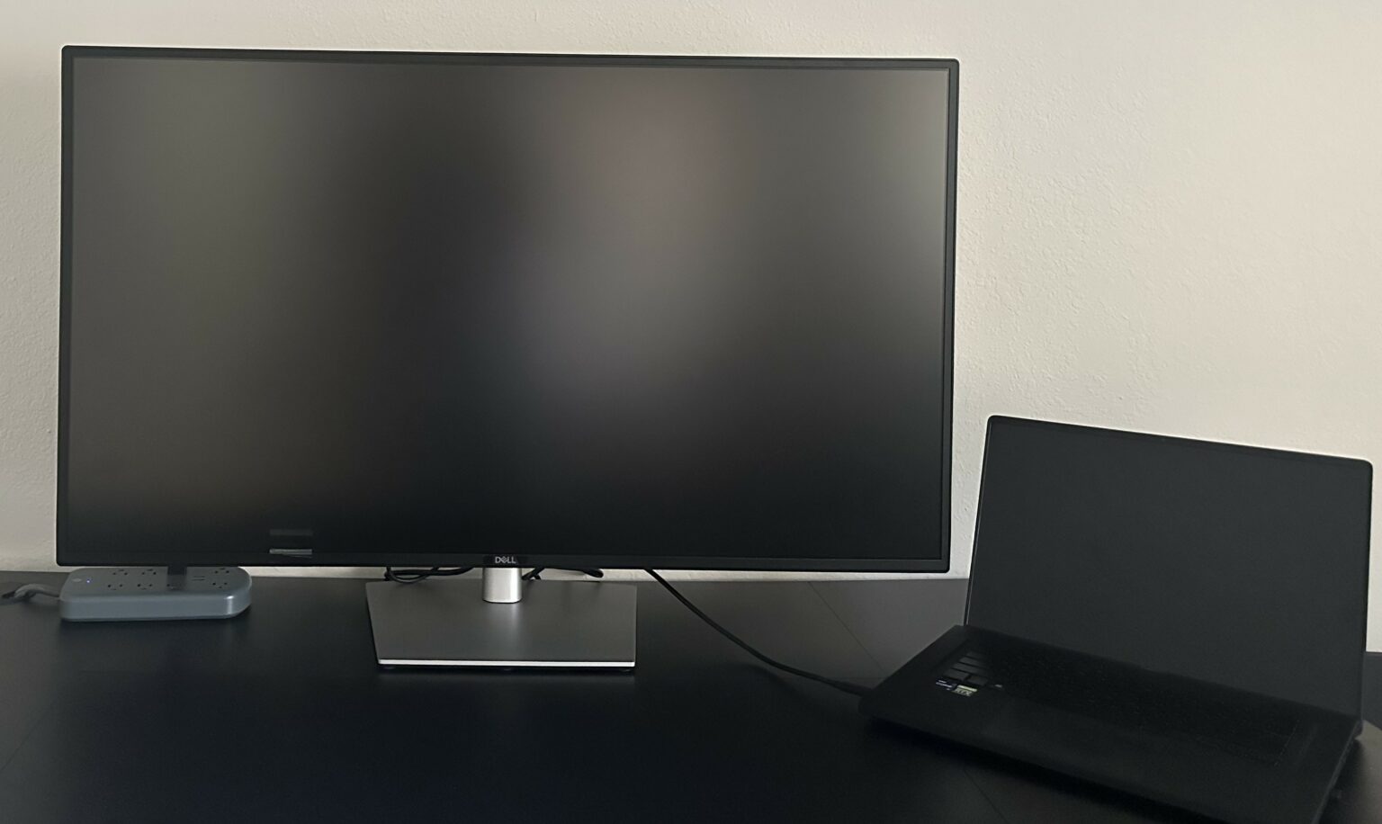 Dell UltraSharp U4323QE Review – 43-Inch 4K Monitor with USB-C Hub for ...